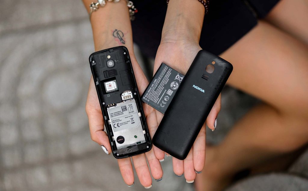 Thử độ bền Nokia 8110: không thể phá huỷ - Gsm.vn