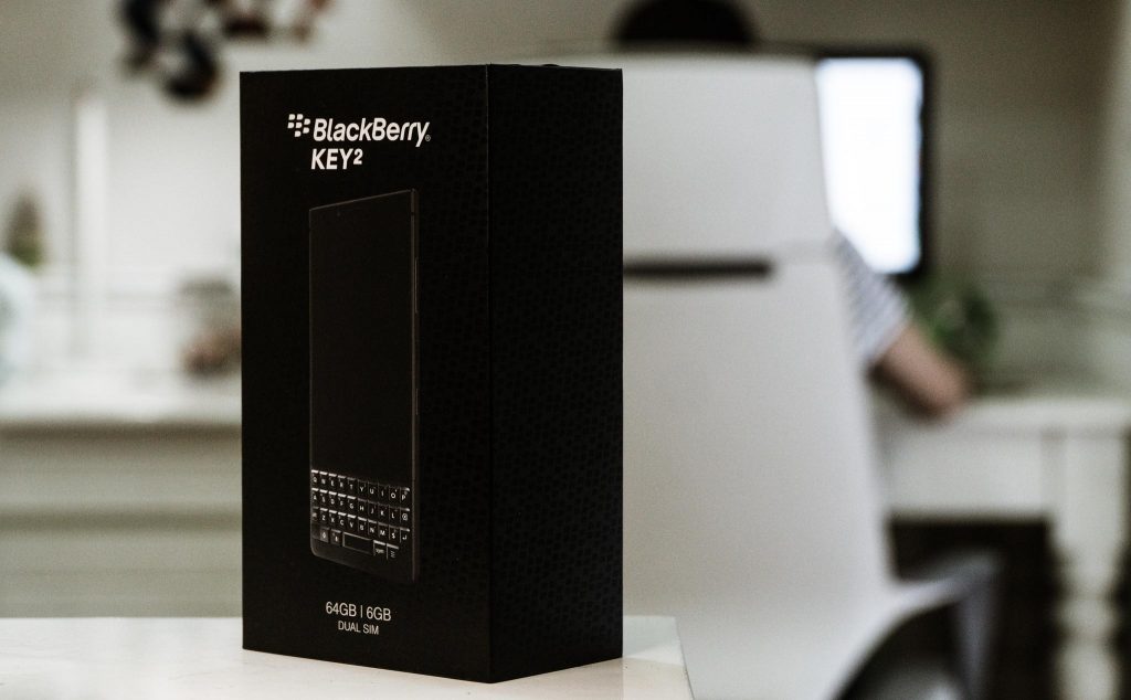 Mở hộp BlackBerry Key2 chính hãng giá 17 triệu đồng - Gsm.vn